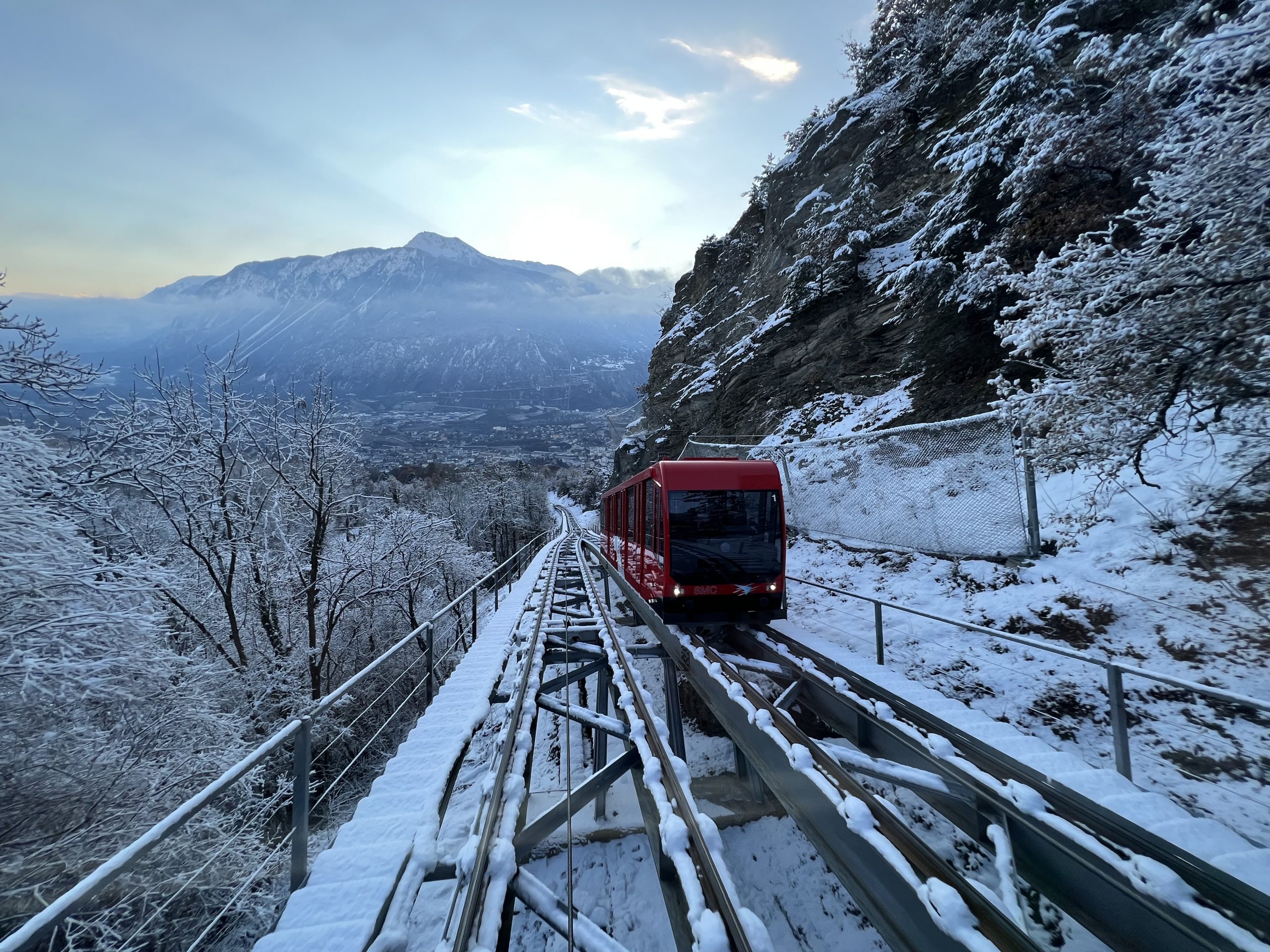 Standseilbahn Sierre – Montana – Crans nutzt innovatives ...