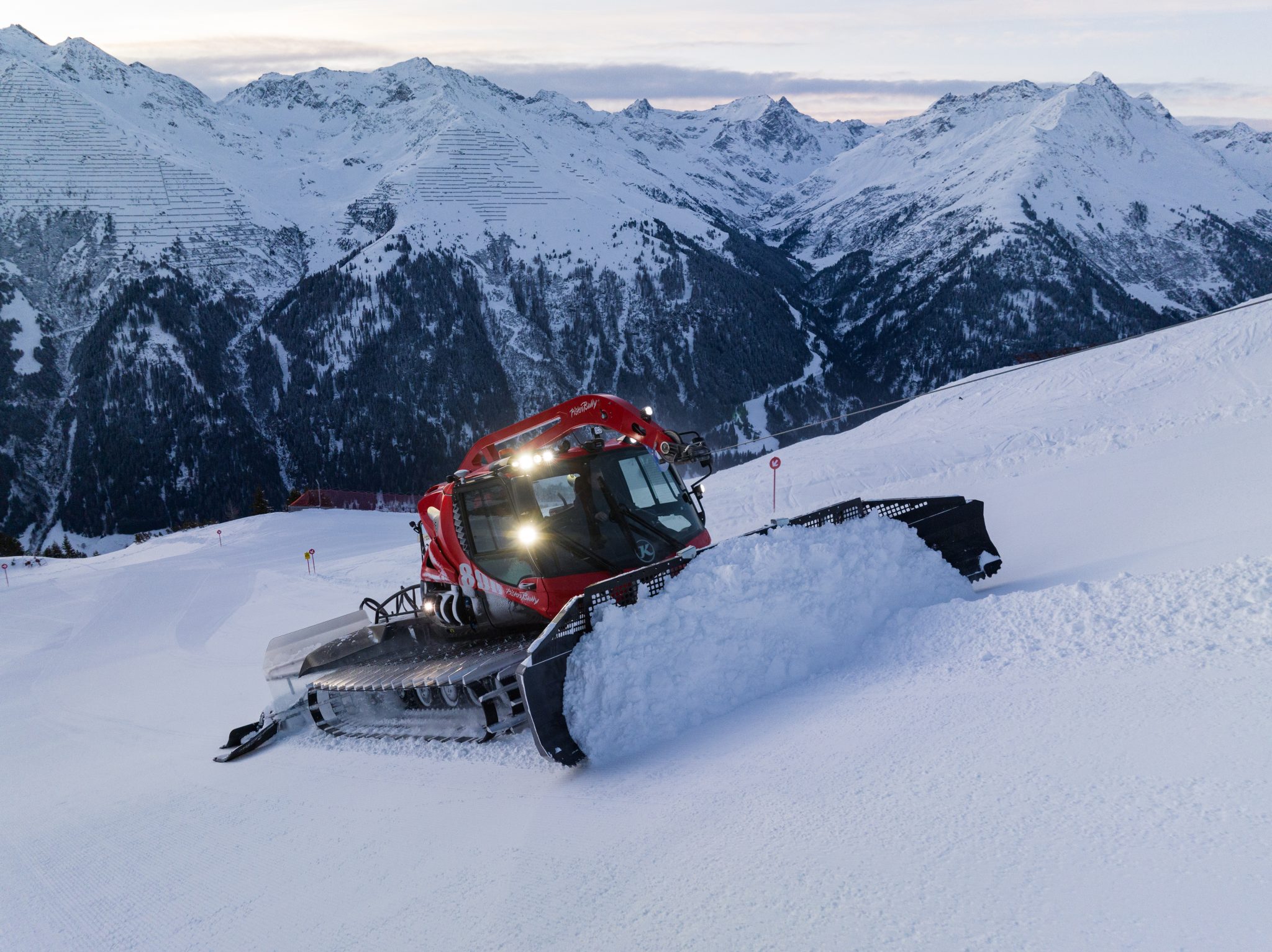 Präparierprofi PistenBully 800 bietet Superlative – in Dimension und ...